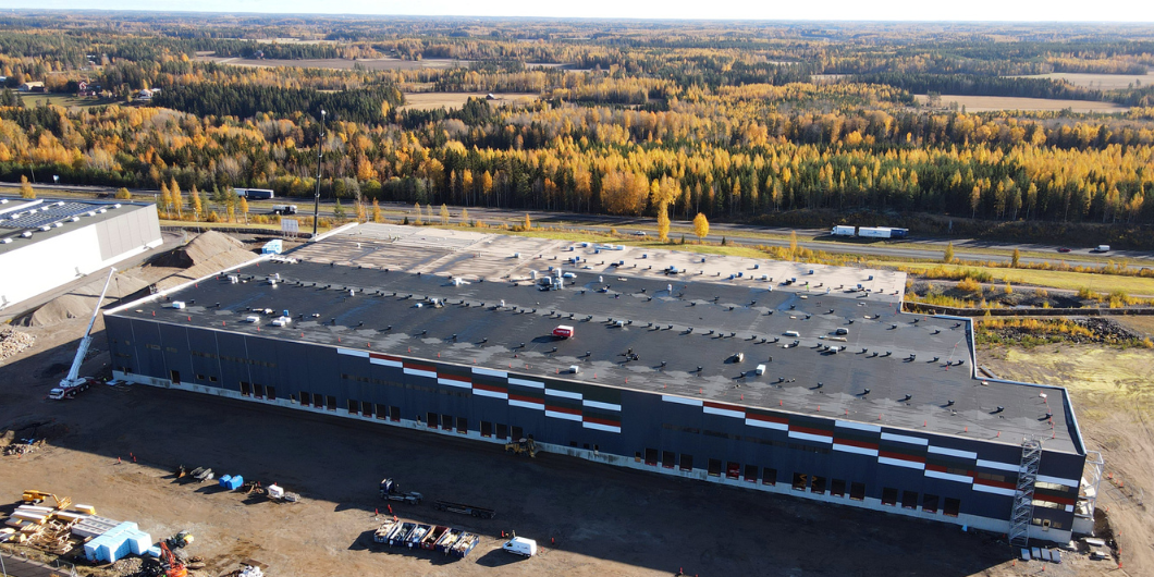 Logicenters, Nurmijärvi ja Sipoo - Kattoelementit logistiikkahalliin